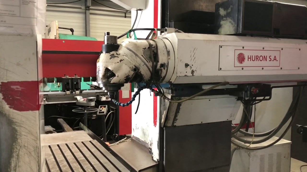 A Huron SXB 723 Universal CNC Milling Machine - YouTube