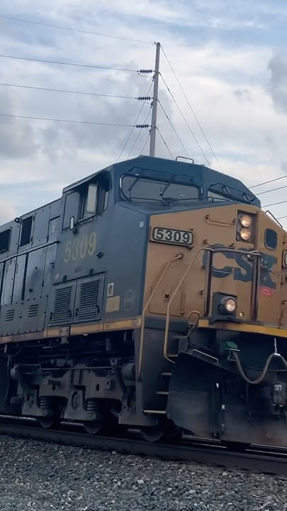 CSX 5309 leads mixed freight at Princeton, IN, Hornshow! - YouTube