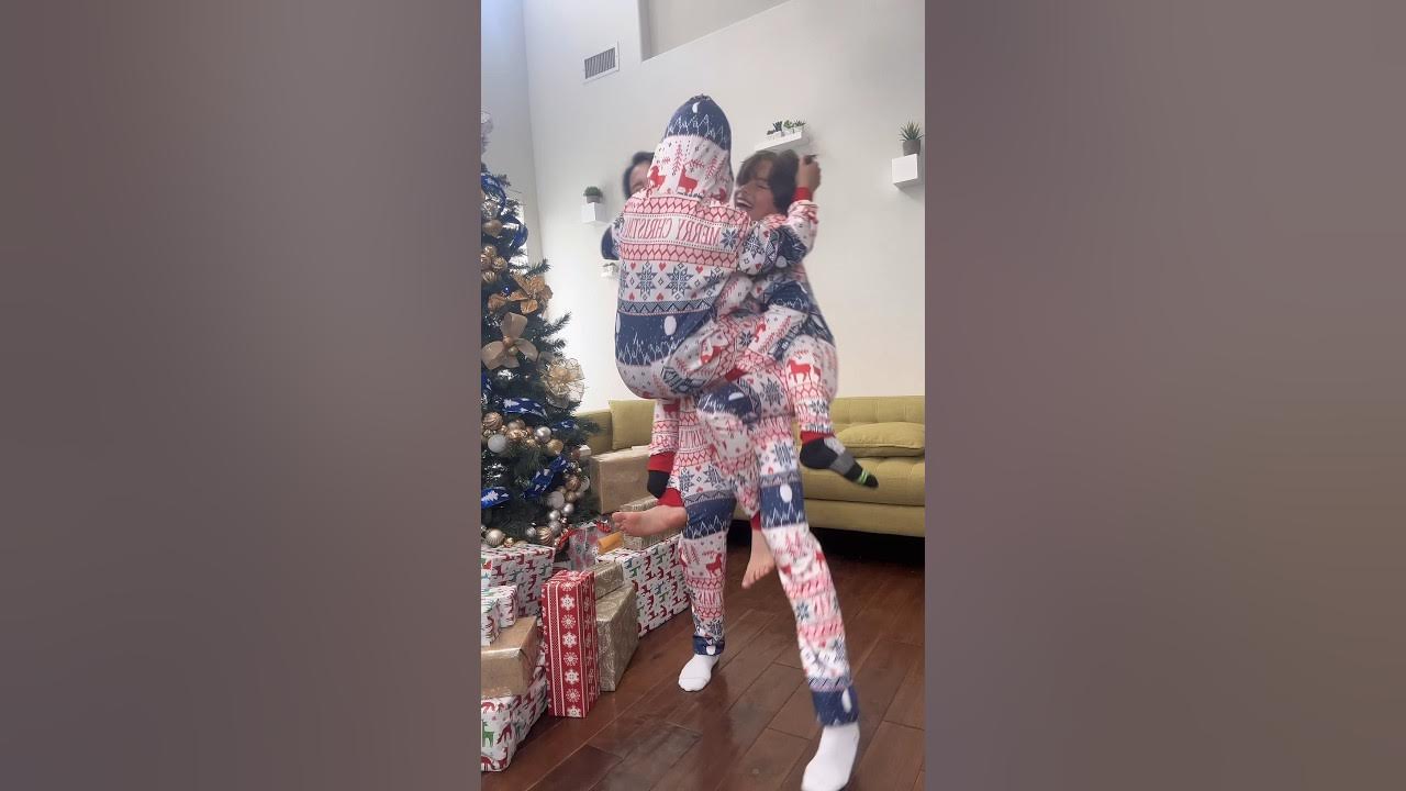 Funny MOM vs TWIN carry challenge 😲🥰😂 #twin #subscribe #mom #challenge #lovely #funny #viral ...