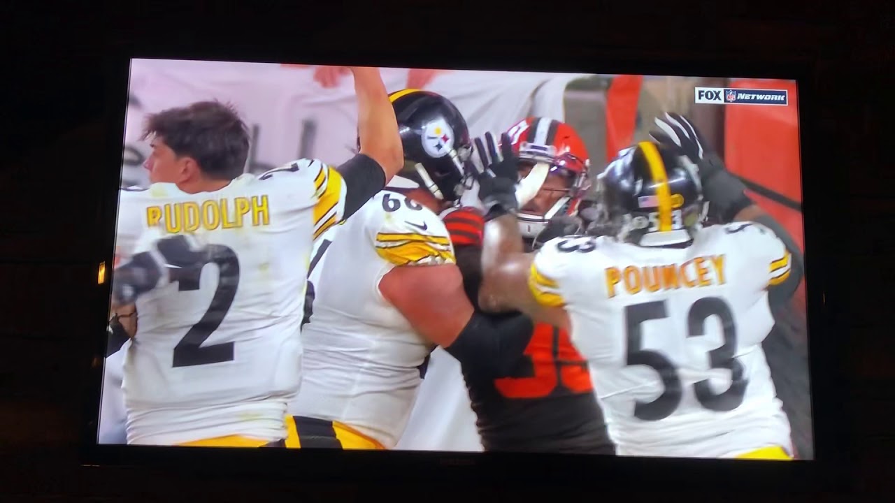Myles Garrett hits Mason Rudolph with helmet - YouTube