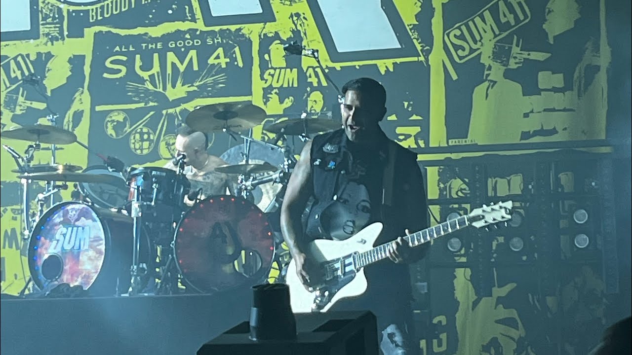 SUM 41 - WALKING DISASTER Live at Nottingham Motorpoint Arena 30/10/24 - YouTube