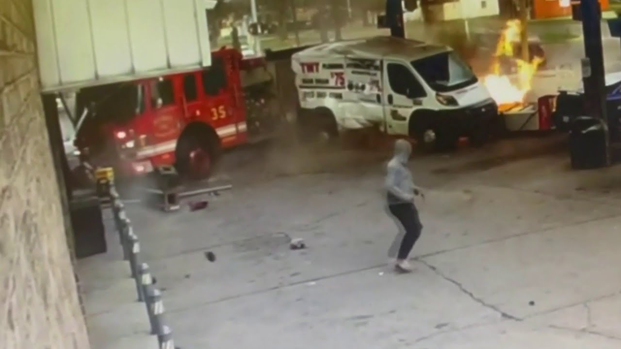 Fire engine crashes into gas station on Detroit's east side - YouTube