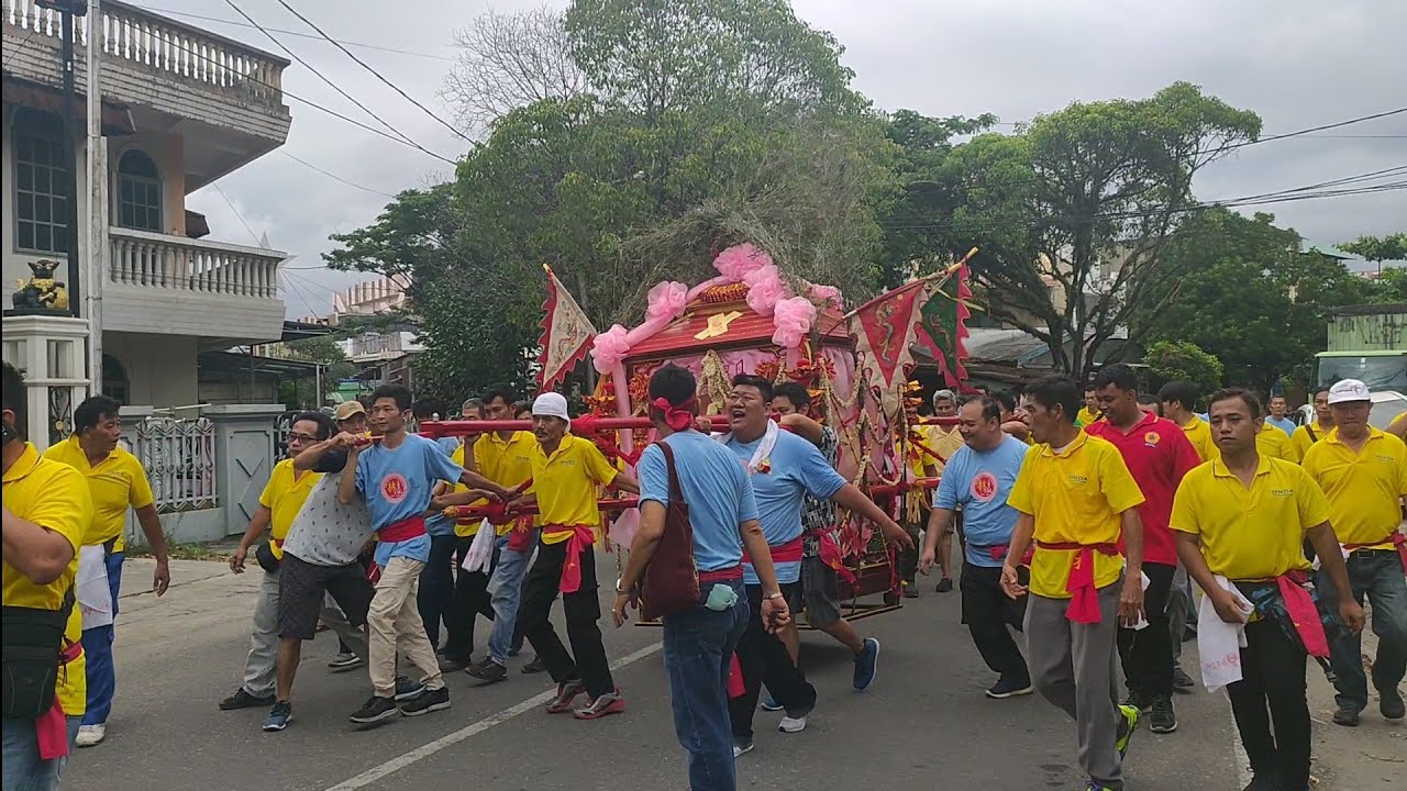 Perarakan Kio Makcopo / Marga Lim Padang / Capgomei festival - YouTube