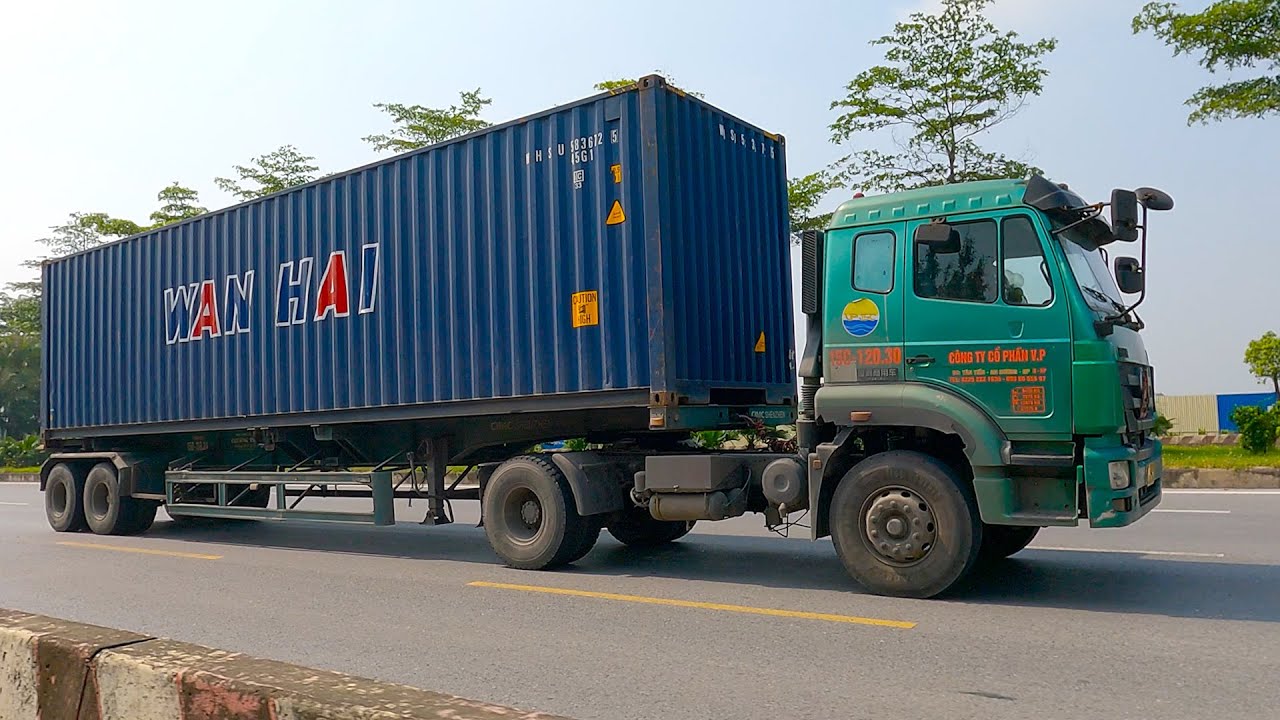 Beautiful HOHAN trucks carry super heavy containers - YouTube