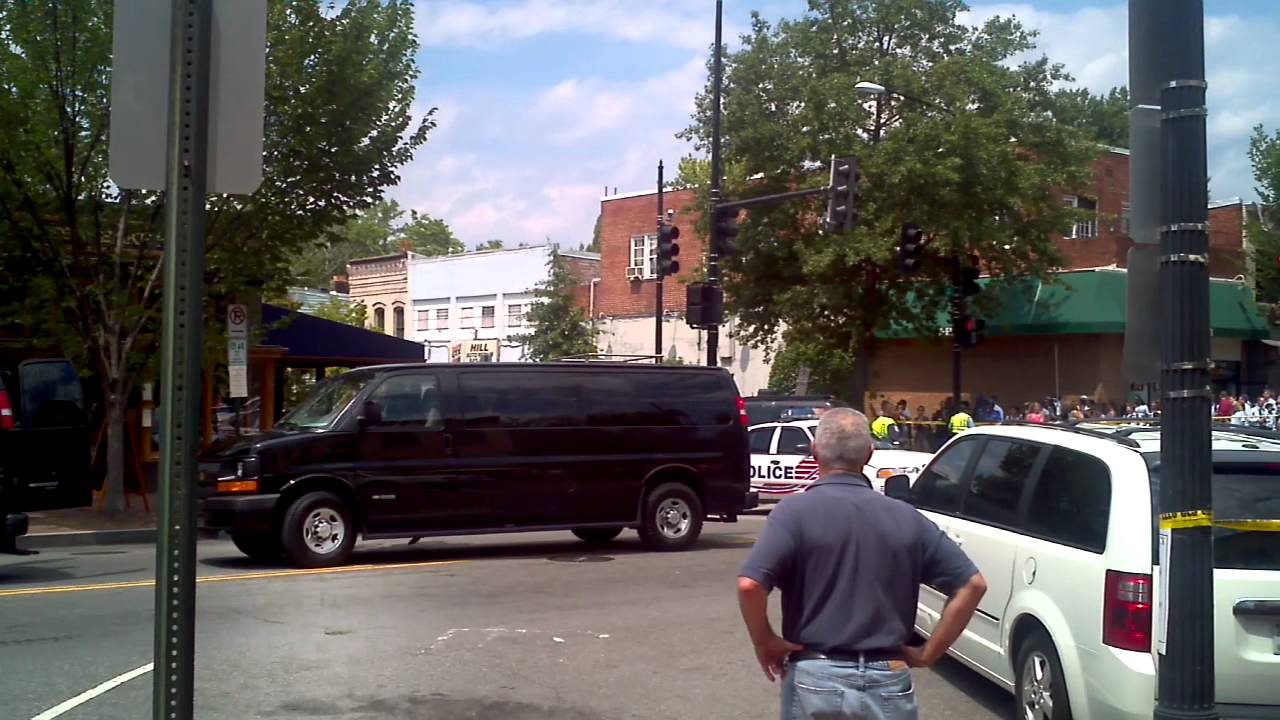 POTUS motorcade arrival to Summer Organizer lunch - YouTube