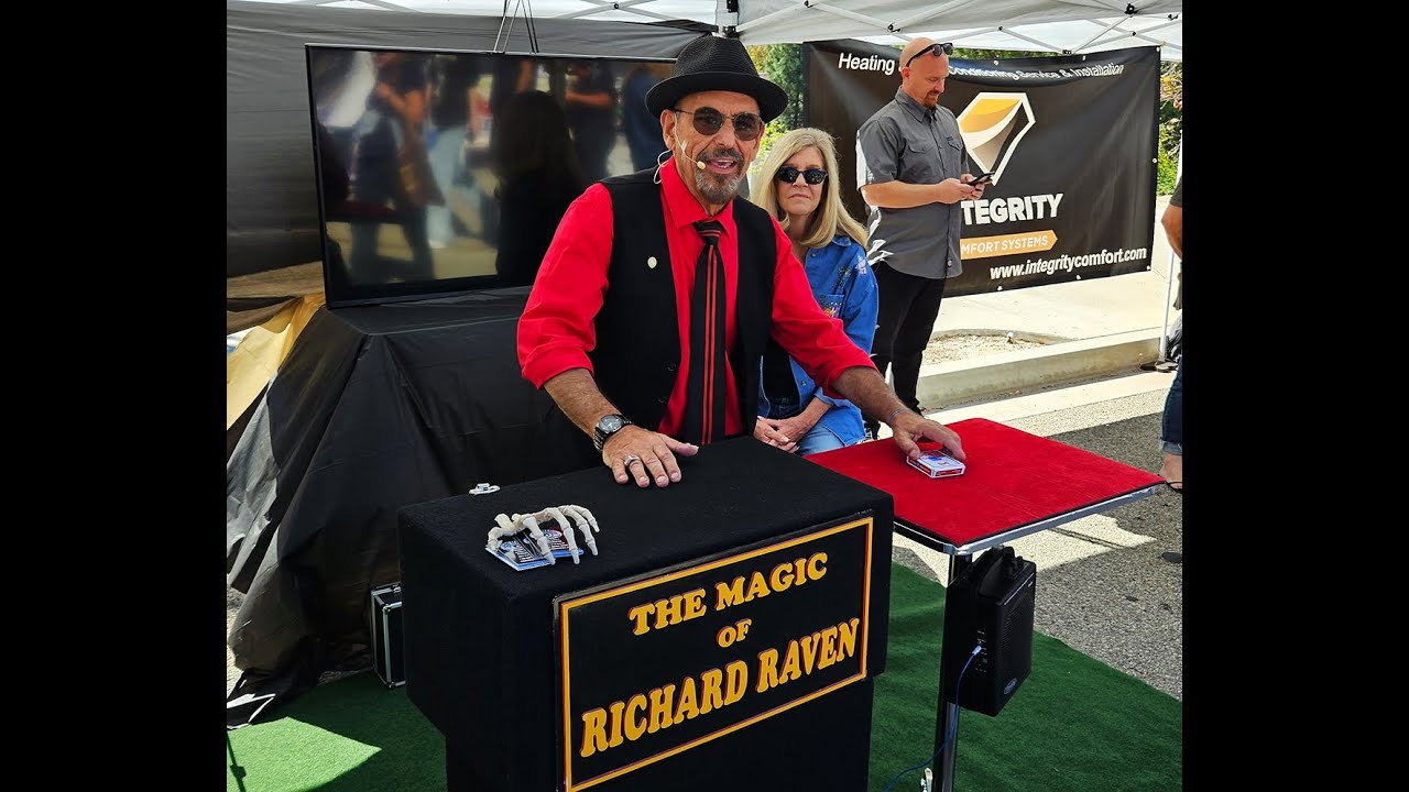 Richard Raven Magician at The Simi Valley Street Fair 2023 - YouTube