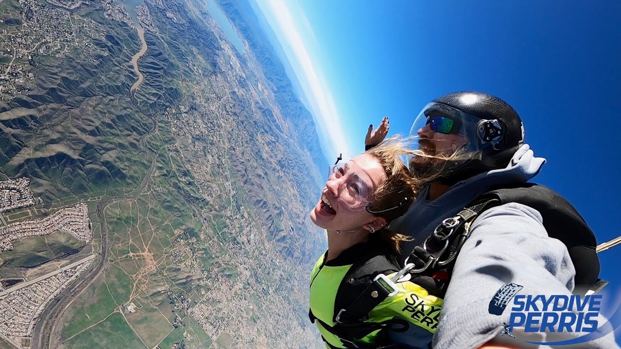 SKYDIVING FOR MY 18TH BIRTHDAY - YouTube