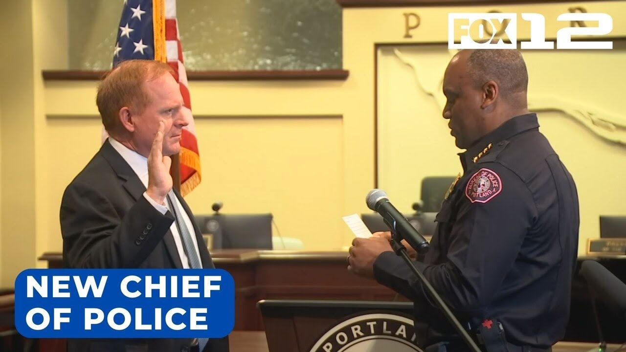 Bob Day sworn in as interim chief of police for PPB - YouTube