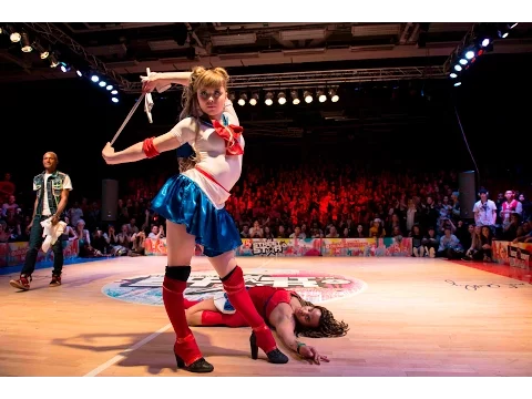 Dance Battle: Sailor Moon vs. Wonder Woman | Dravens Tales from the Crypt