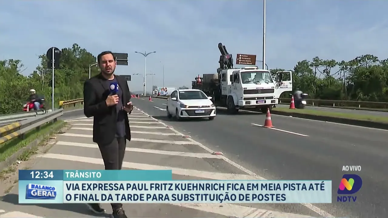 Via expressa Paul Fritz Kuehnrich fica em meia pista até o final da ...