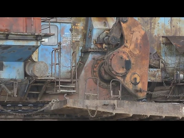 This Russian Walking Excavator Looks Like Something Straight Out of ...
