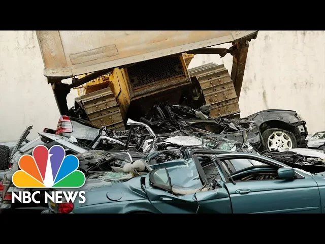 Philippine Strongman Duterte Crushes 30 Smuggled Luxury Cars with a ...